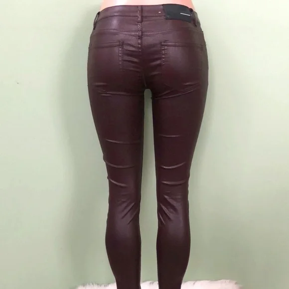 BLK DNM Women´s Empire Red FAUX LEATHER Jeans Size 26 - Jeans
